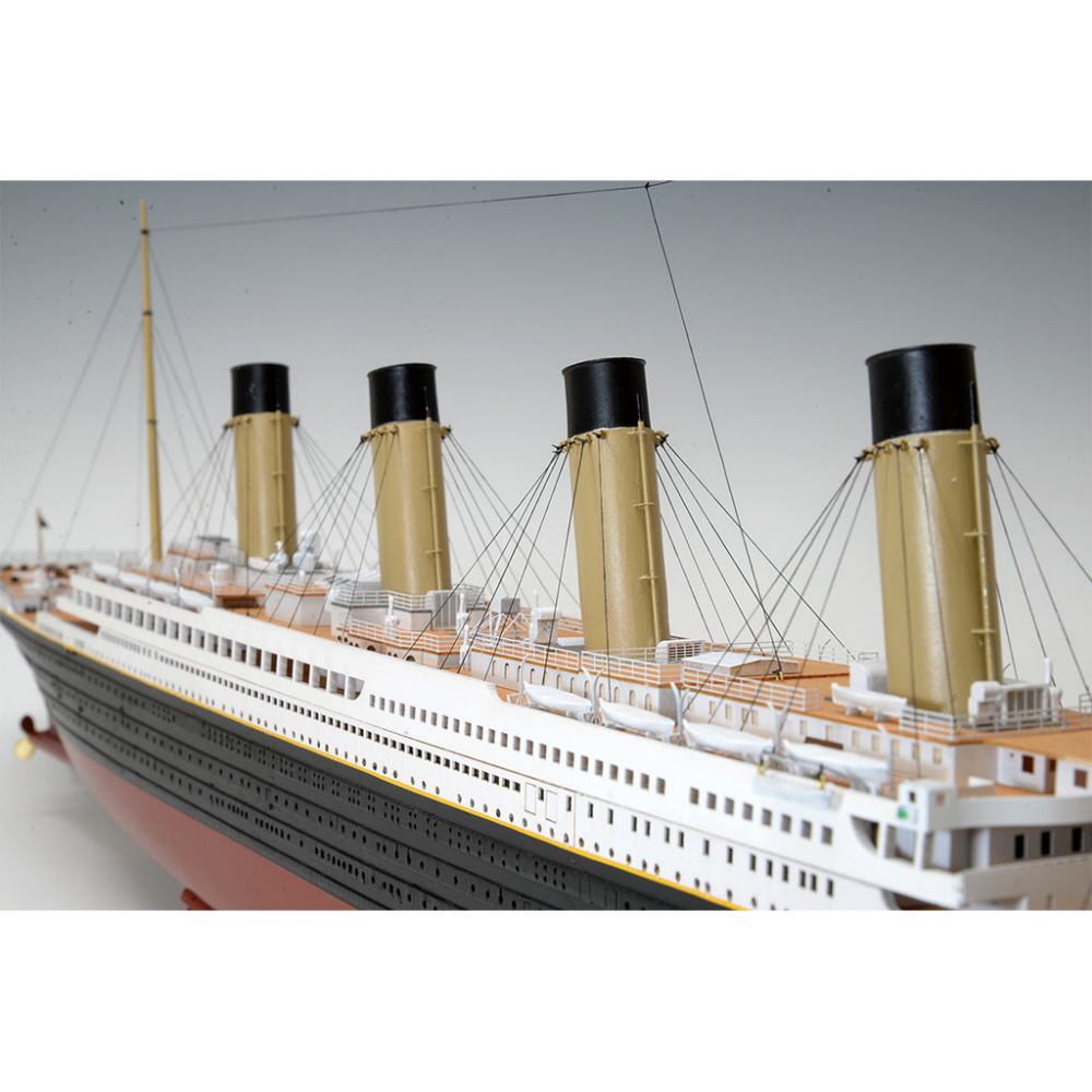 "RMS TITANIC" Ocean liner Model kit