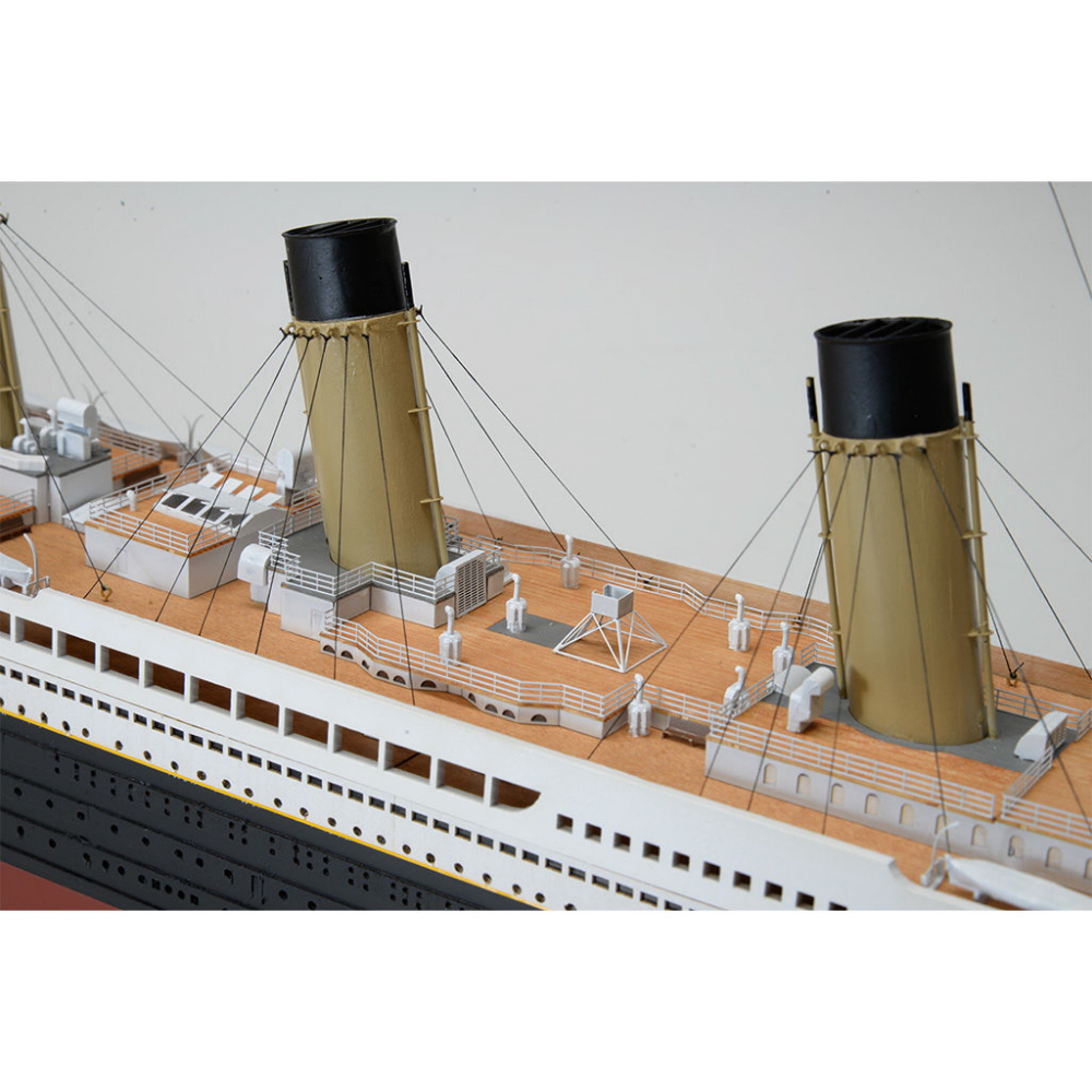 "RMS TITANIC" Ocean liner Model kit