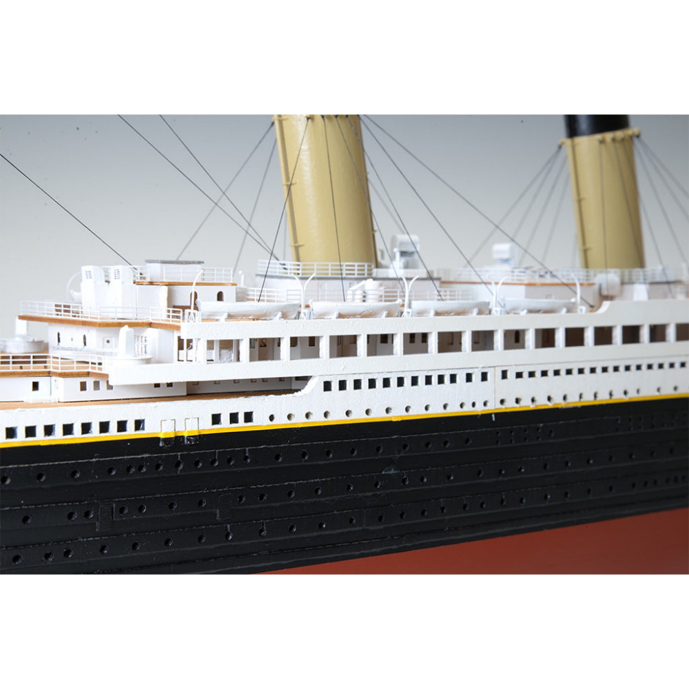 "RMS TITANIC" Ocean liner Model kit