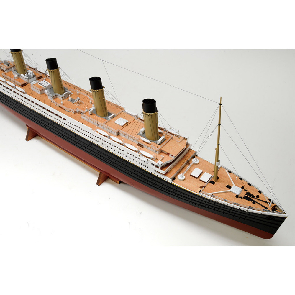 "RMS TITANIC" Ocean liner Model kit