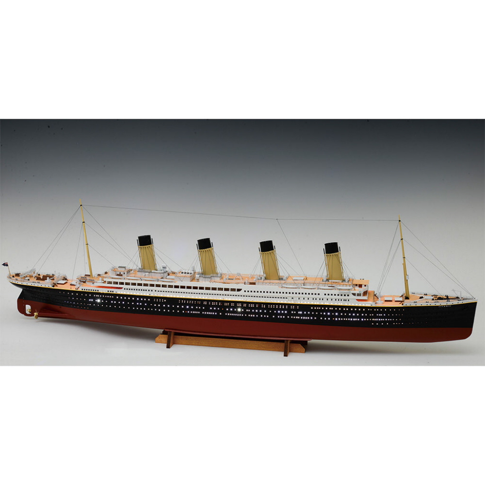 "RMS TITANIC" Ocean liner Model kit